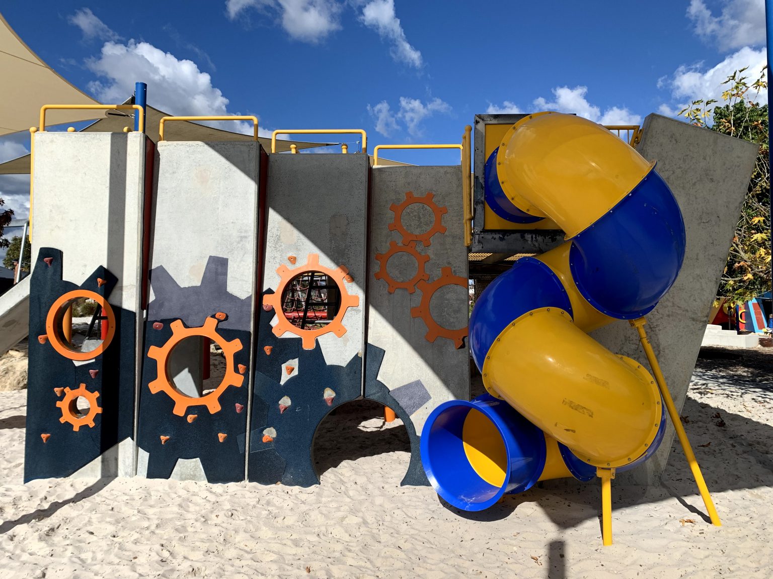 Newhaven Robot Park (Piara Waters) - Playground Review - Melville Mums