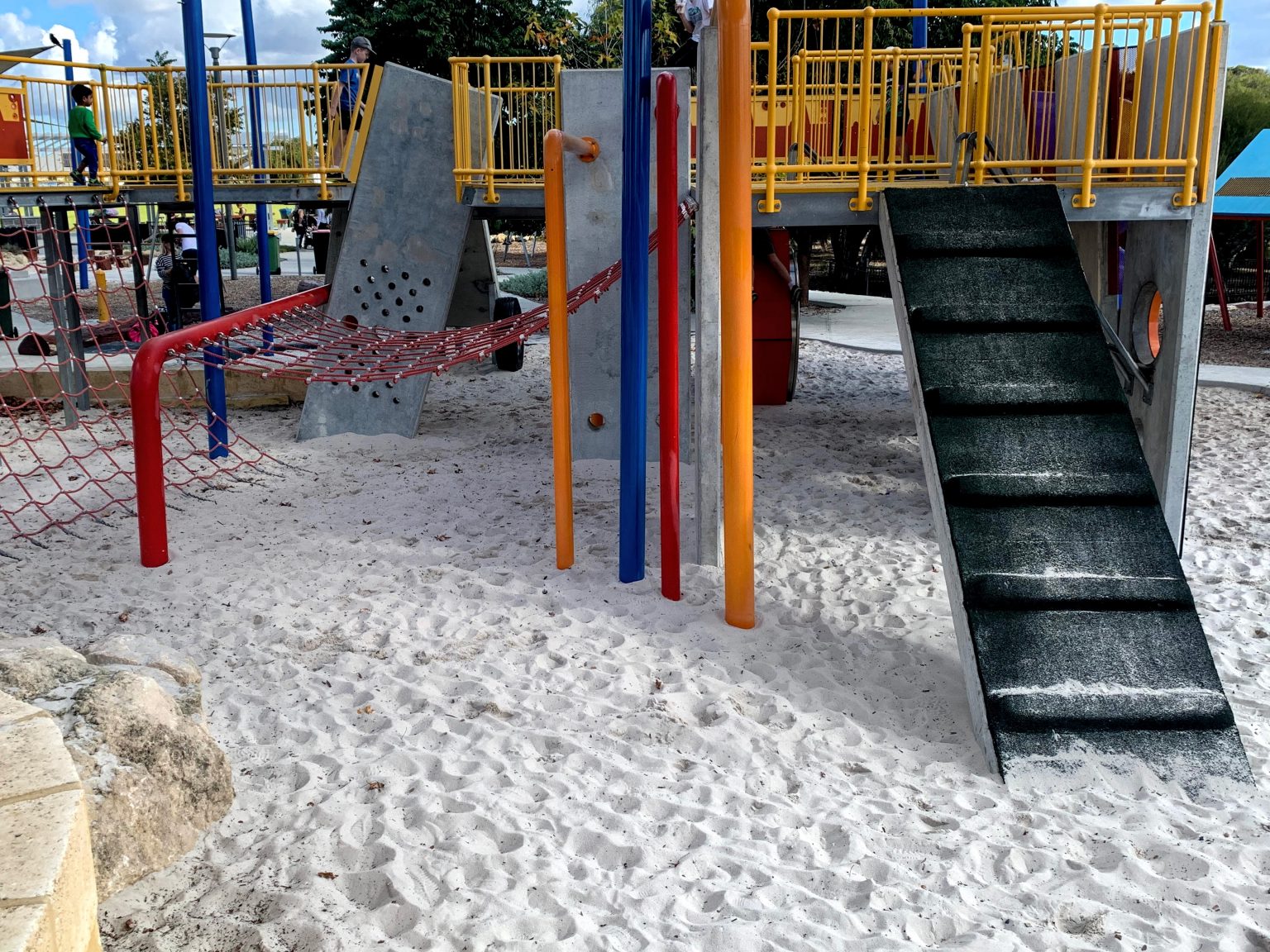 Newhaven Robot Park (Piara Waters) - Playground Review - Melville Mums